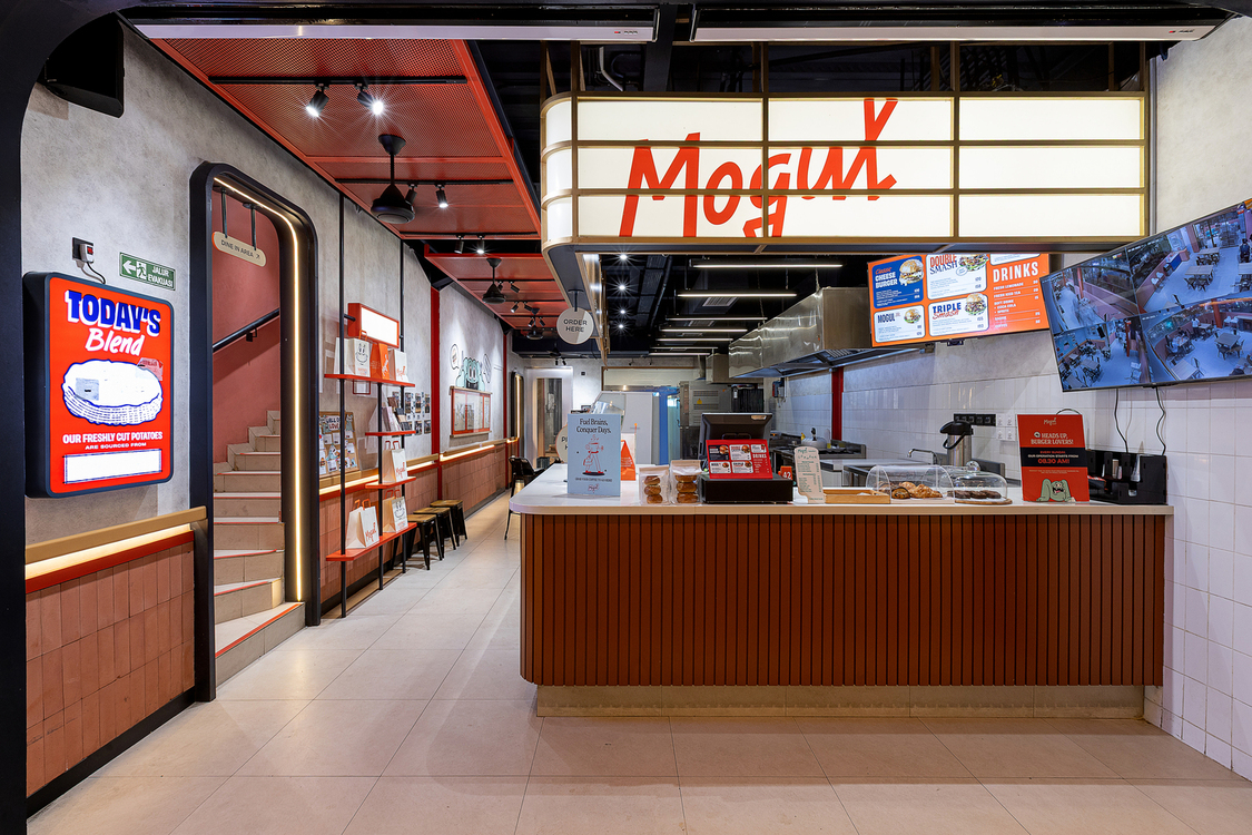 Satu Tahun Mogul - 'Monstrous Gulp!', Burger yang | Click and Scroll